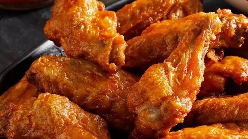 Domingo de alitas (oferta de $20) at Chinchorreando en Hato Rey, el ...