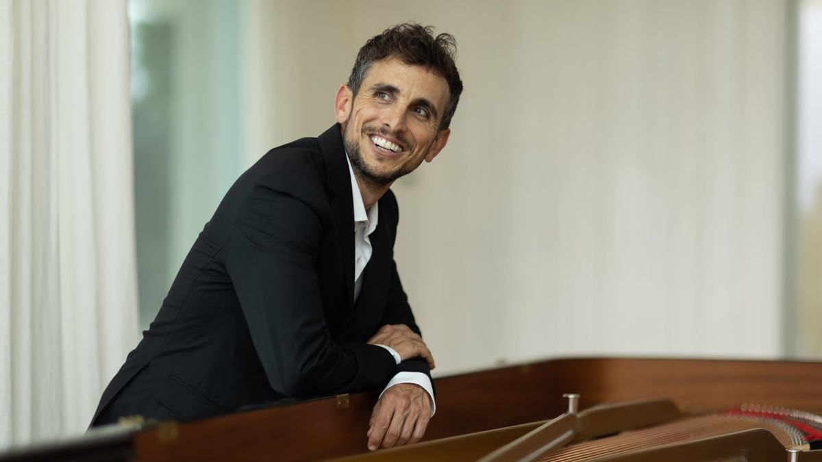 Zade Dirani at The Wiltern, Los Angeles on 13th December, 2024