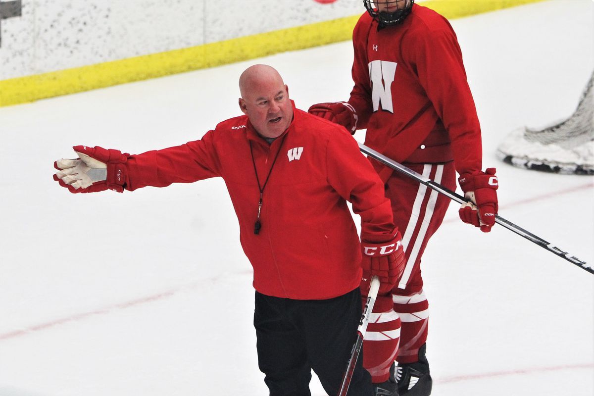 Wisconsin Badgers at Ohio State Buckeyes Mens Hockey | Value City Arena ...