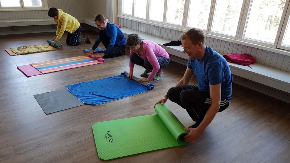 Rentouttavan ja vahvistavan joogan syyskausi at Sunan koulu, Espoo on ...