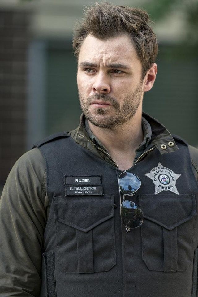 Patrick Flueger aka Adam Ruzek present on One Chicago Event 2021 | De ...