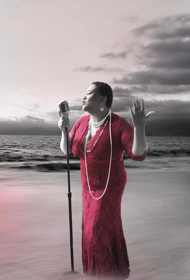 Alisa Evans Mike at Saras! | Sara's Big Apple, New Bern, NC | July 22, 2022