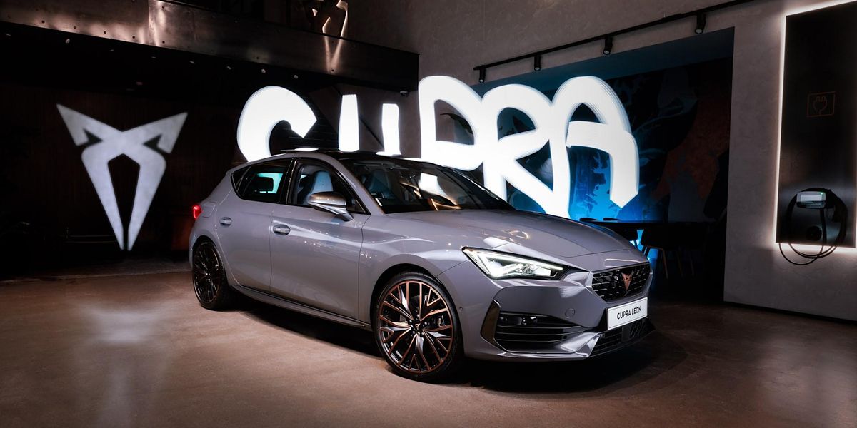 CUPRA X EVENING PHOTOGRAPHY MASTERCLASS BY SCOTT STRAMYK at CUPRA City ...