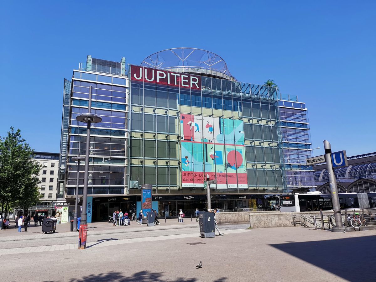 Vernissage der Hamburger Kunstgalerie at Mönckebergstraße 2-4 (Haus ...