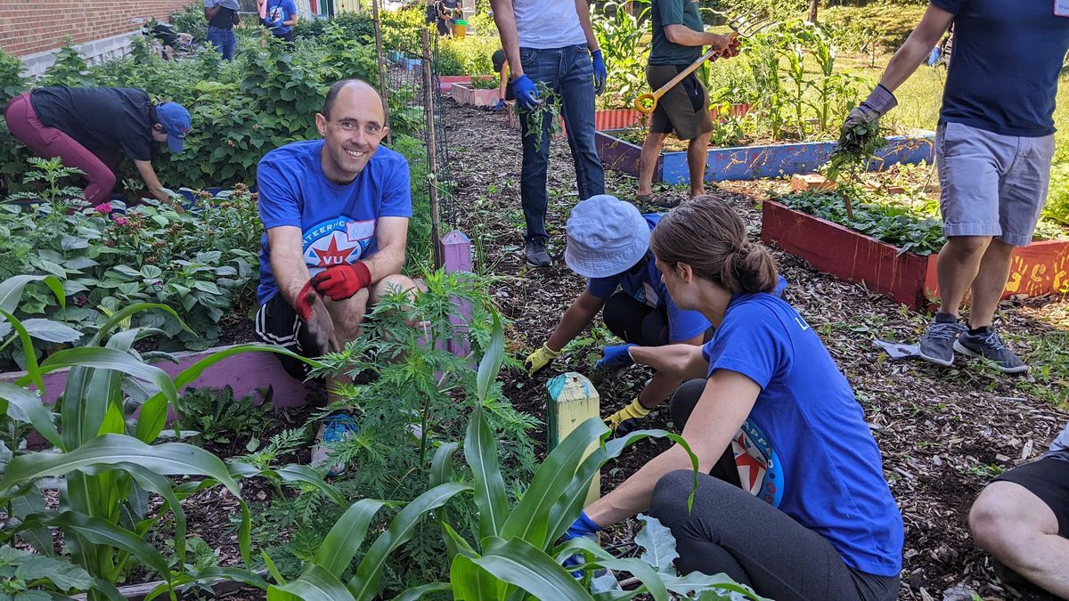Volunteering Untapped Chicago: Gardeneers - October 2022 at Marshall ...