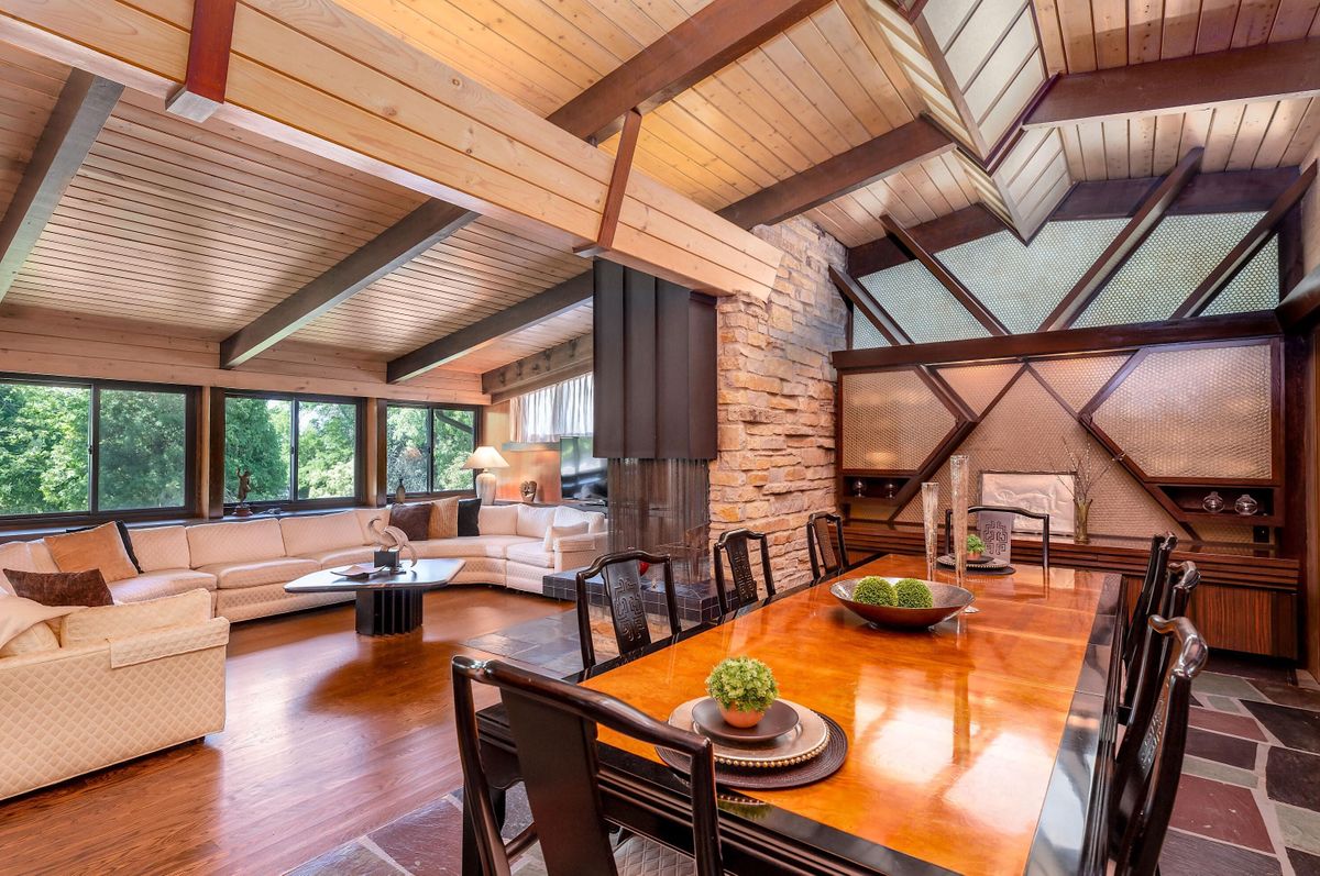 Private Home Tour: Erich & Betty Gnant House in Brookfield at 745 N ...