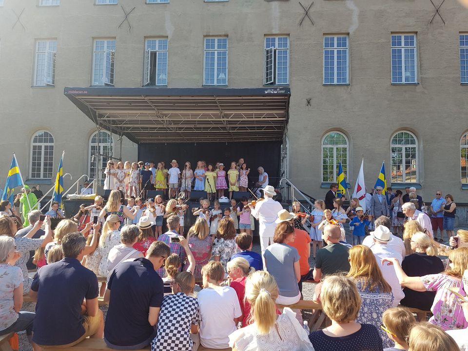 Nationaldagsfirande vid Djursholms slott at Djursholms slott ...