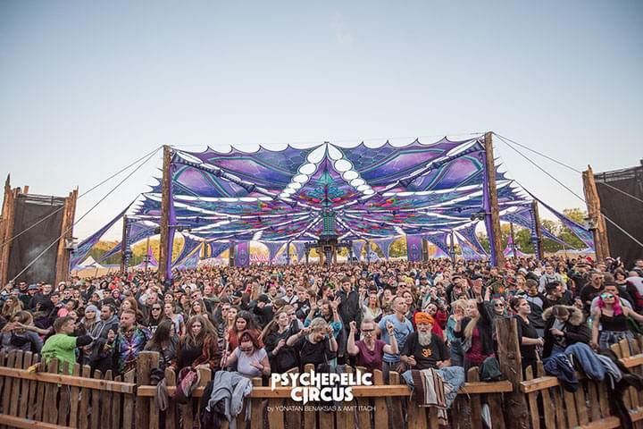 Psychedelic Circus 2022 bustur | Valby St., Tema | May 19 to May 23