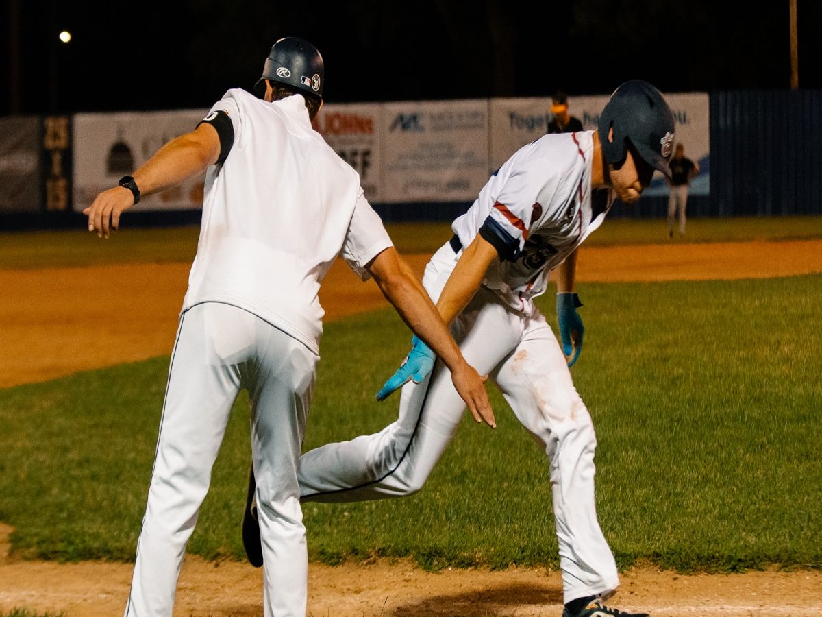 Springfield Lucky Horseshoes vs. Quincy Doggy Paddlers | Robin Roberts ...