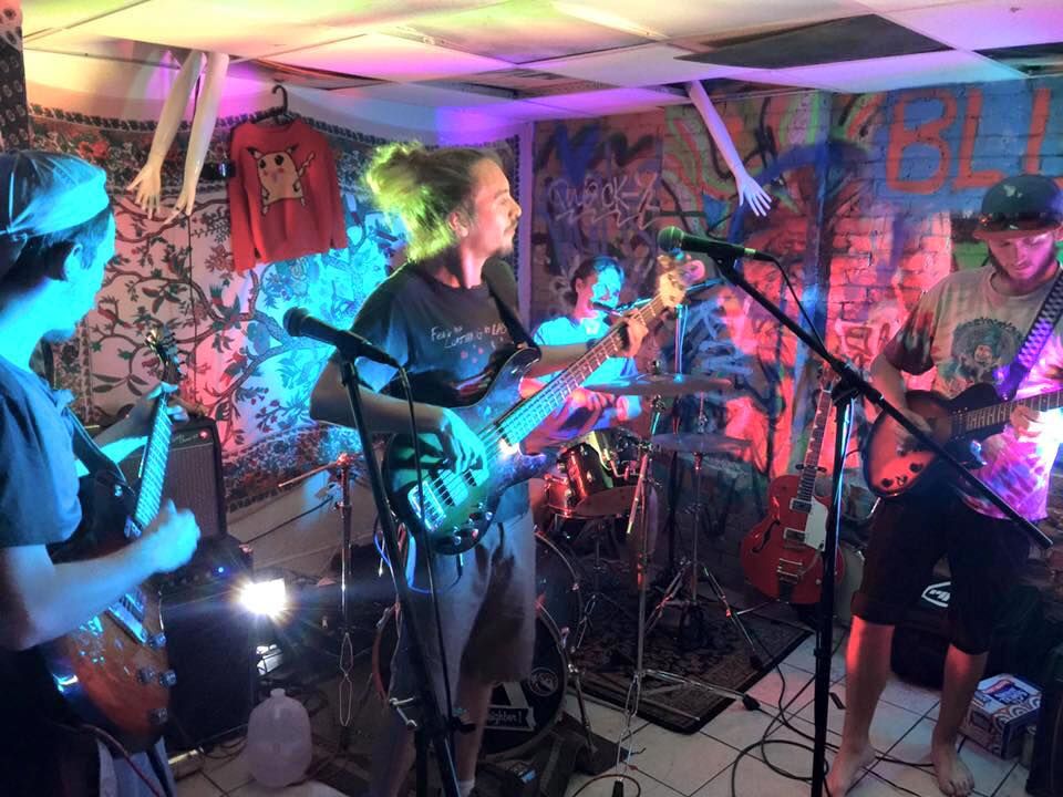 Straight Up at McCandless Crossing at McCandless Crossing, Wexford on ...