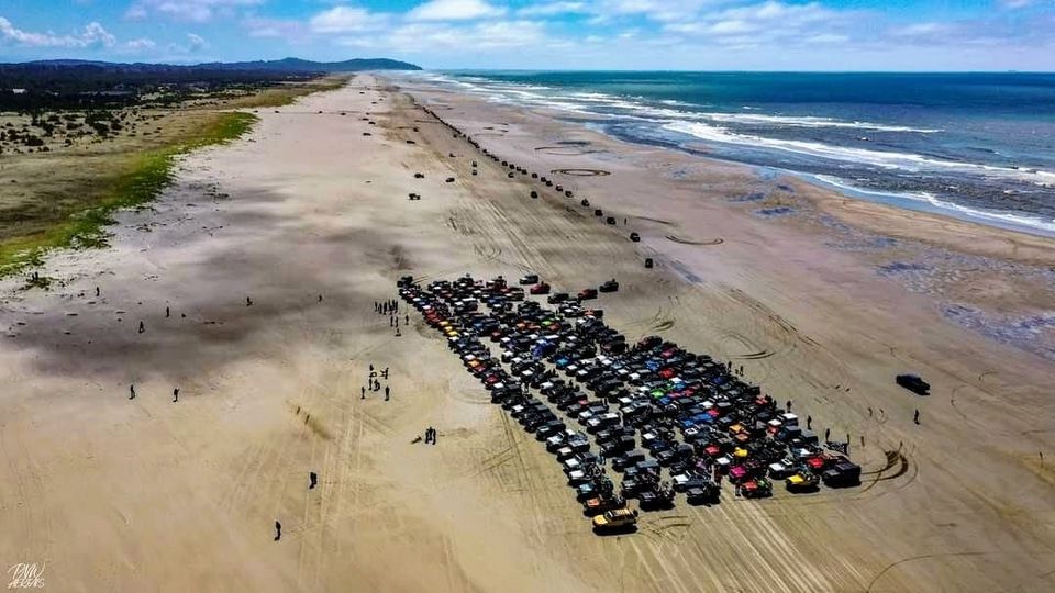 JEEPS GO TOPLESS AT LONG BEACH! at Bolstad Beach Approach, Long Beach ...