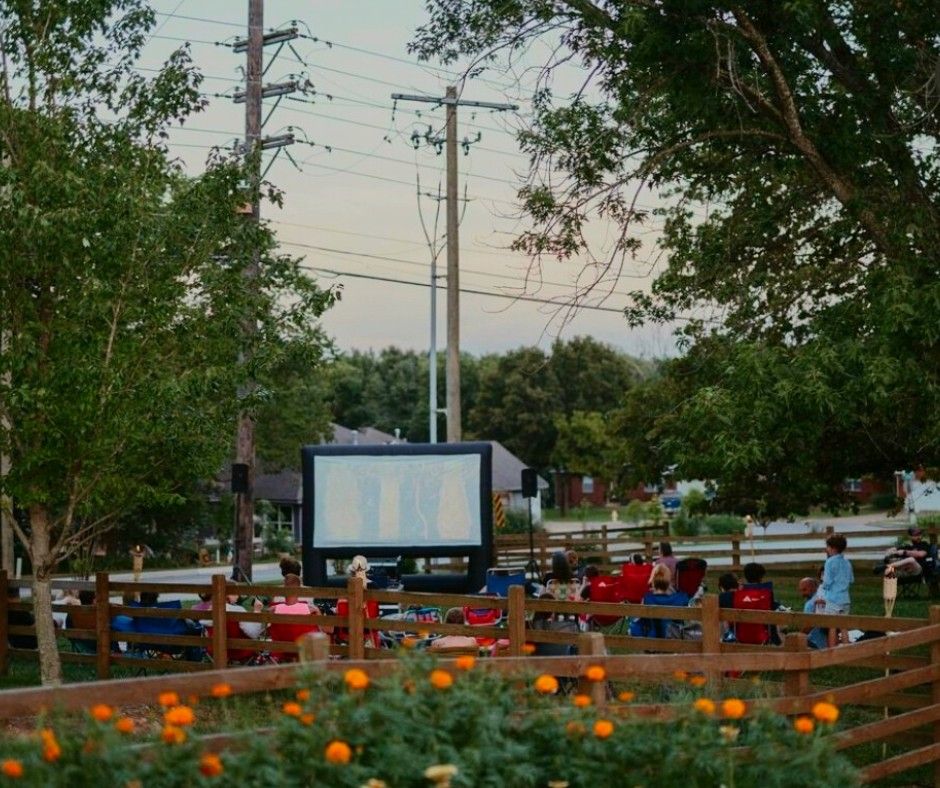 HOCUS POCUS: Movie Night at the Barn at Red Barn Bentonville on 27th ...