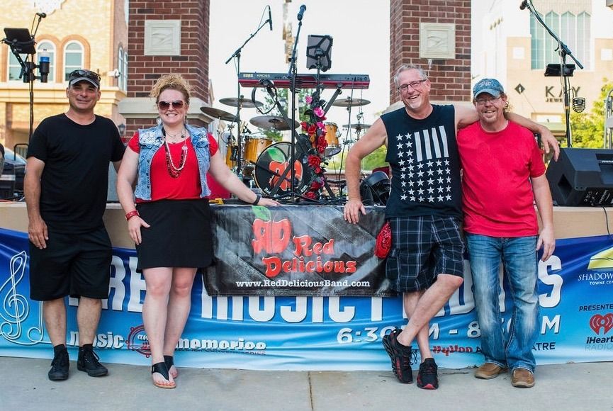 Red Delicious @ Bogies Bar & Grill West | Bogie's Bar & Grill - West ...