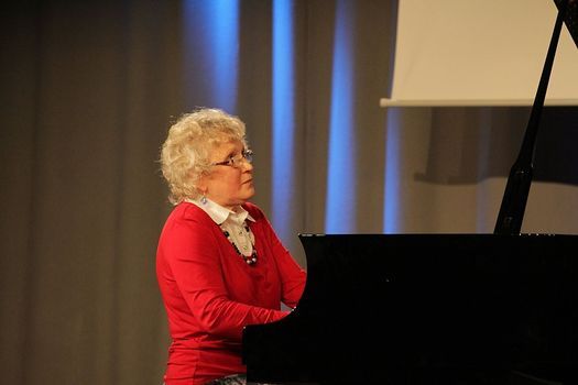 Ada Kuuseoks 80 at Heino Elleri Muusikakooli Tubina saal, Rakvere on ...