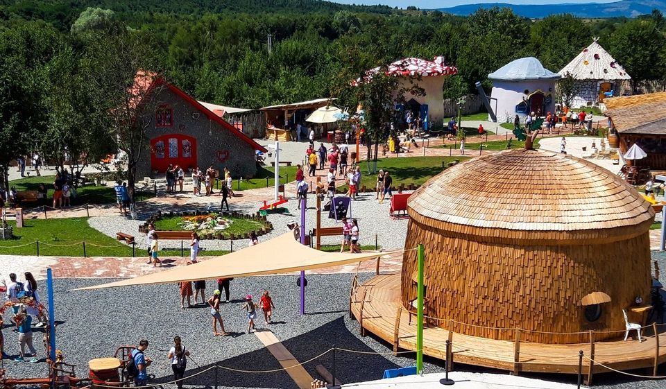 O zi la Povestea Calendarului, Castelul de Lut si Muzeul Astra | Auhero ...