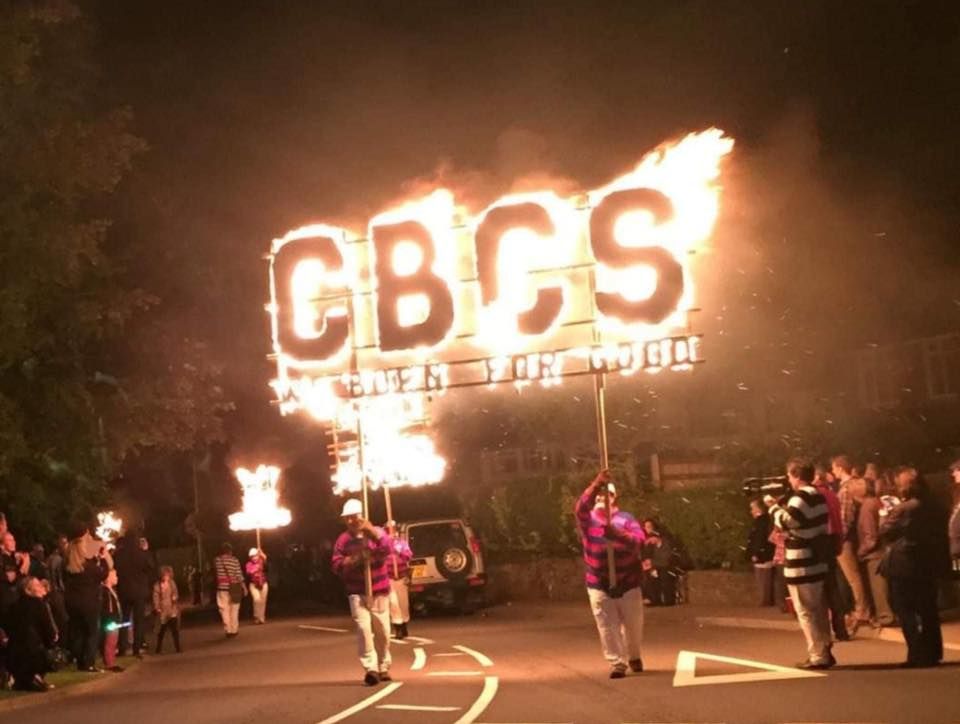 Crowborough Bonfire and Carnival torchlight procession | Chapel Green ...