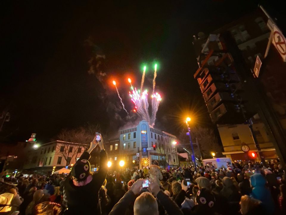 Middletown Valley Bank Krumpes Donut Drop 2024 at Hagerstown Downtown ...