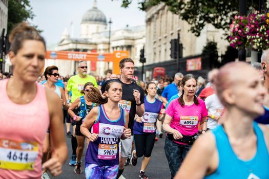 Cancer Research UK London Winter Run 10k 2022 | Trafalgar Square ...