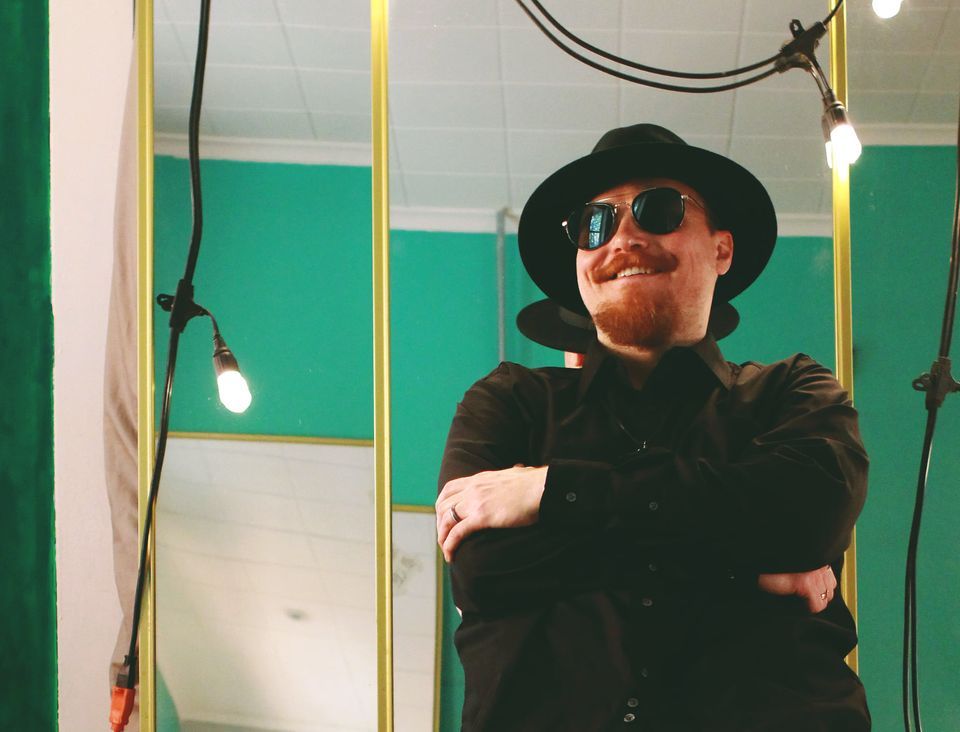 Pat Ryan Key (acoustic set) at 409 W Van Buren, Eureka Springs, AR ...