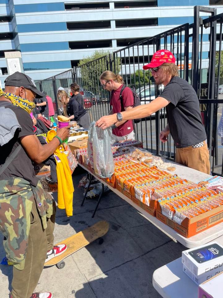 Hooking Up The Less Fortunate on skid row at 333 S San Pedro St, Los ...