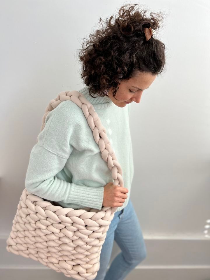 Hand Knit a Cozy Handbag | Eastern Iowa Arts Academy, Cedar Rapids, IA ...