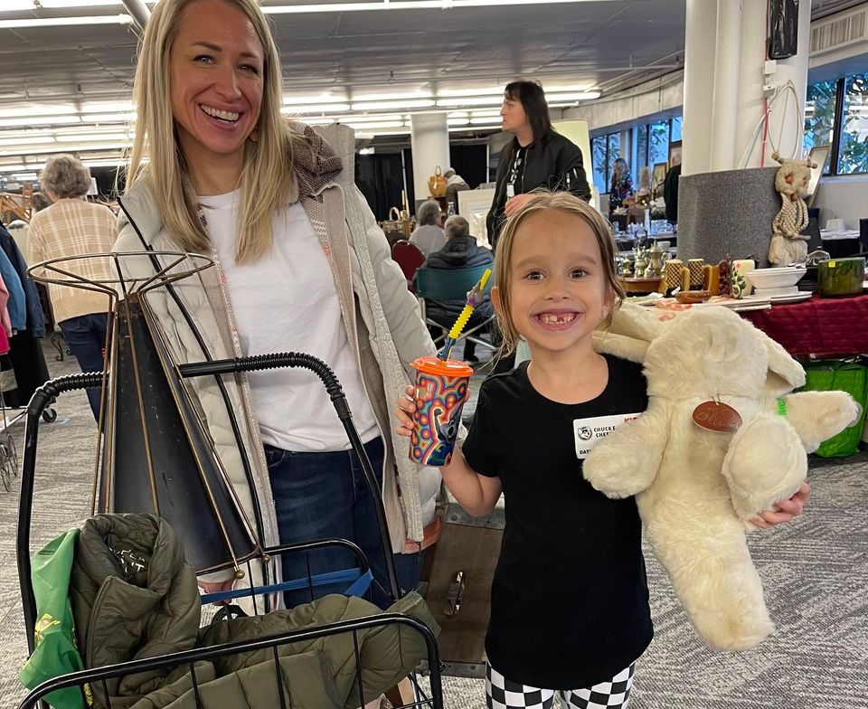 Maizee Maes Vintage Market | DoubleTree Hotel Portland | April 29, 2023